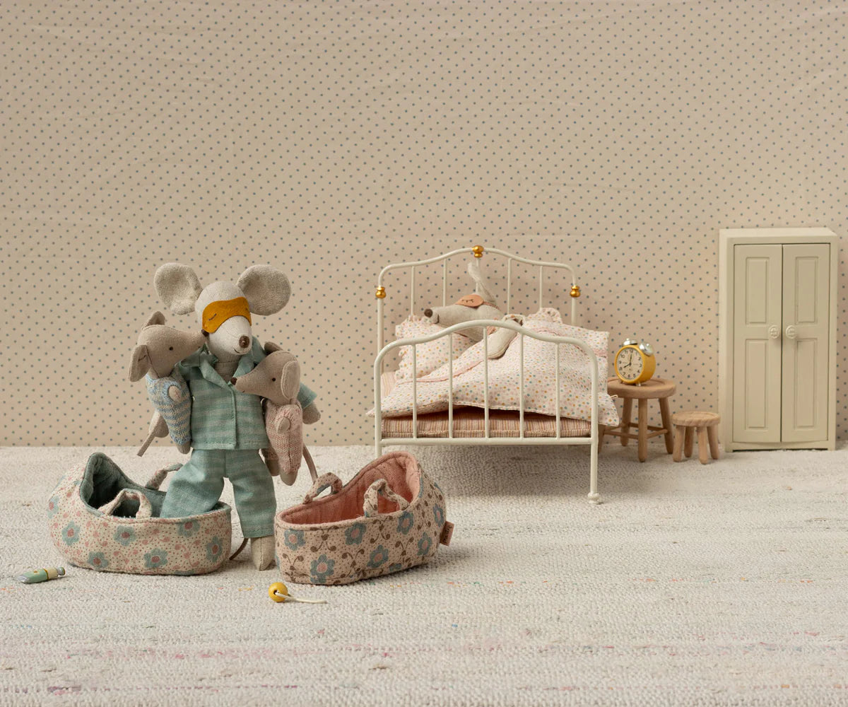 Maileg Baby Mouse in Carry Cot, Rose – Irma's Finland House